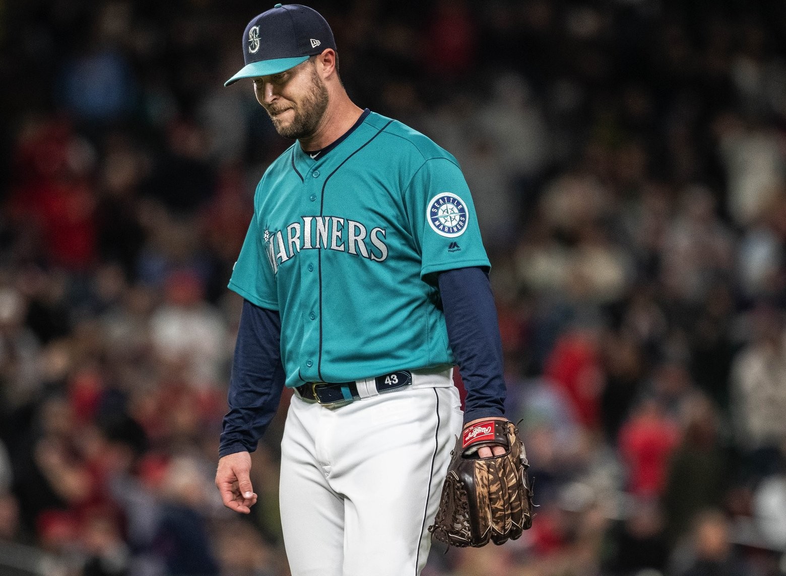 Mariners lose first game of season on pinch-hit home run in ninth inning
