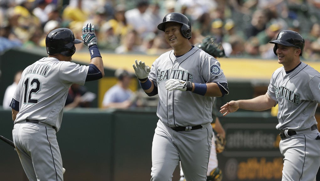 Dae-Ho Lee’s two home runs power Mariners to series sweep of A’s