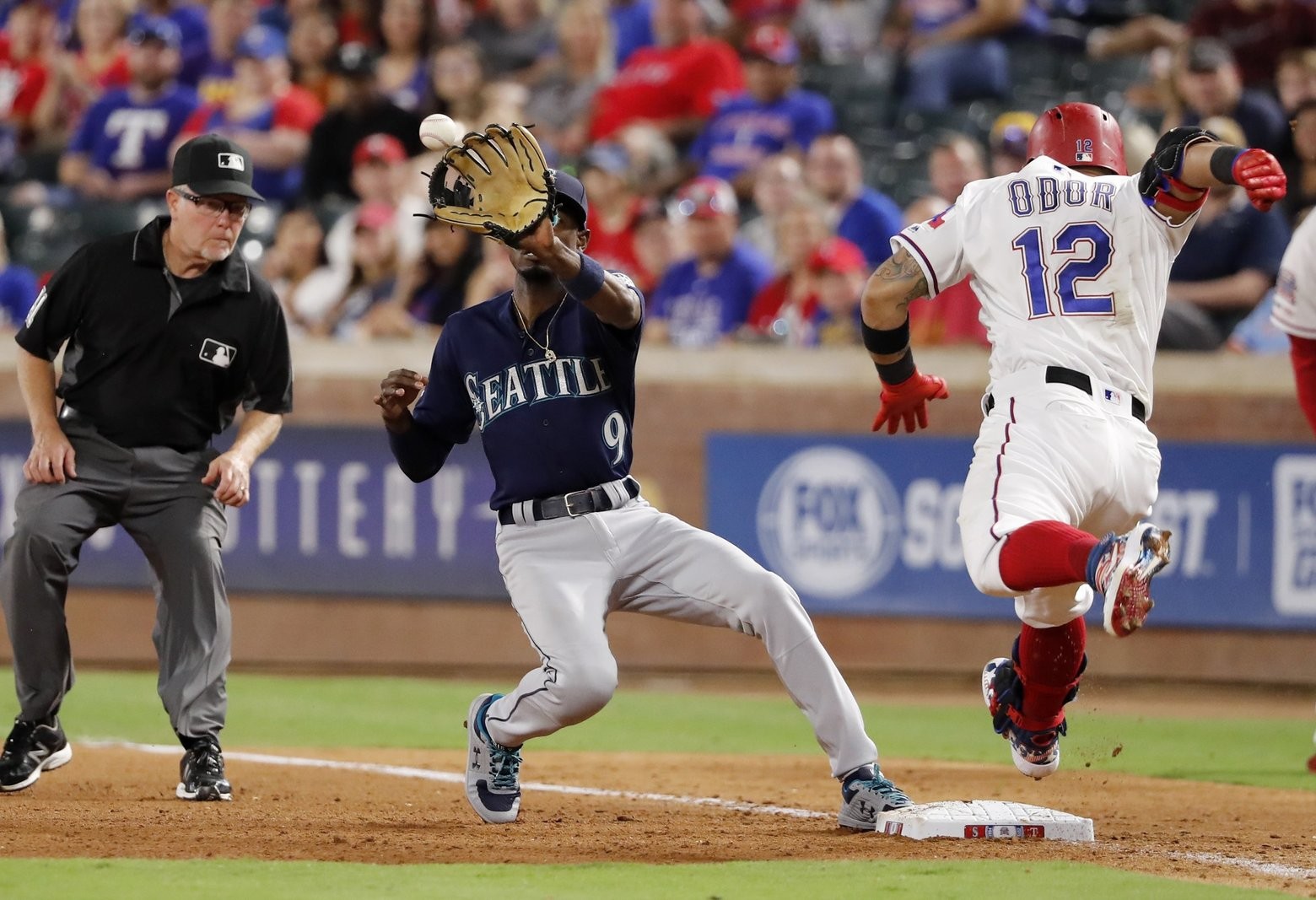 Mariners bullpen finally caves in ninth, handing Rangers walk-off win