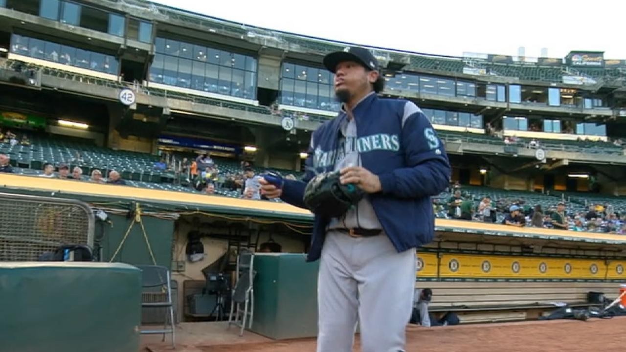 Mariners look to fill first base, pitching needs