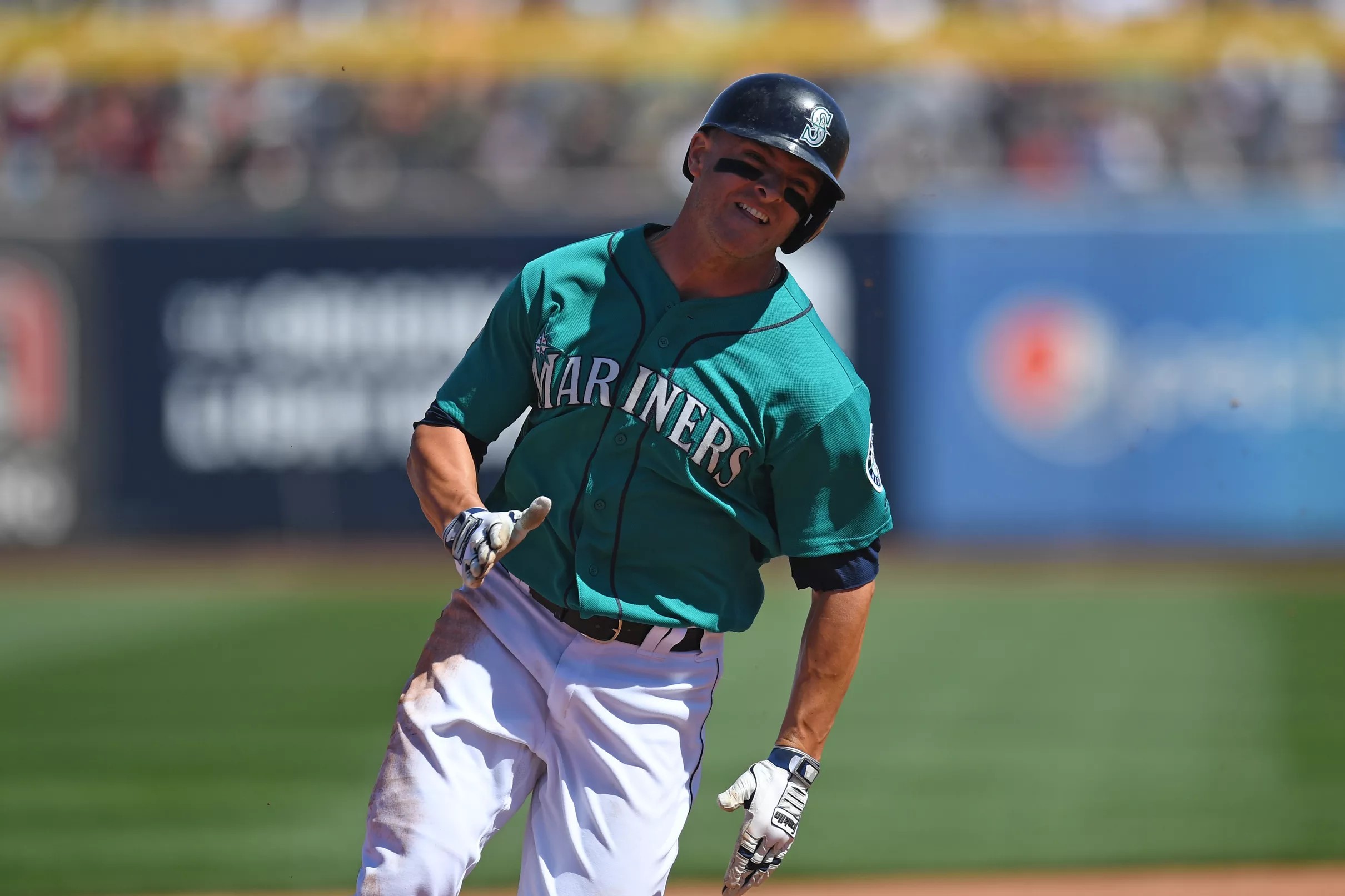 Mariners call up OF John Andreoli to make his MLB debut, give Dan ...
