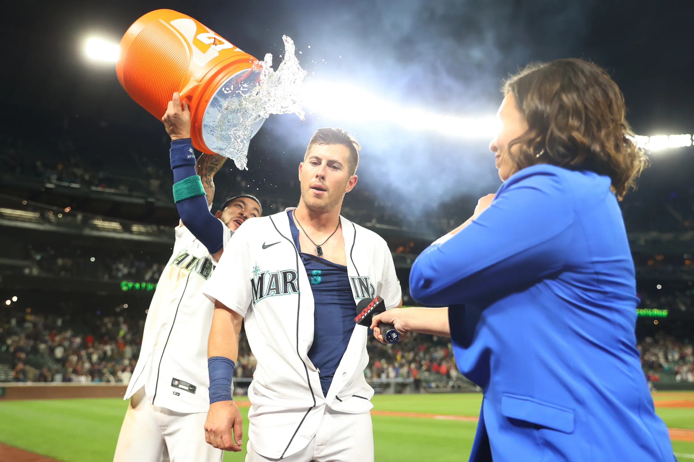 Mariners Social Media Spotlight: Dylan Moore Thirst Trap, Liam Hendriks ...