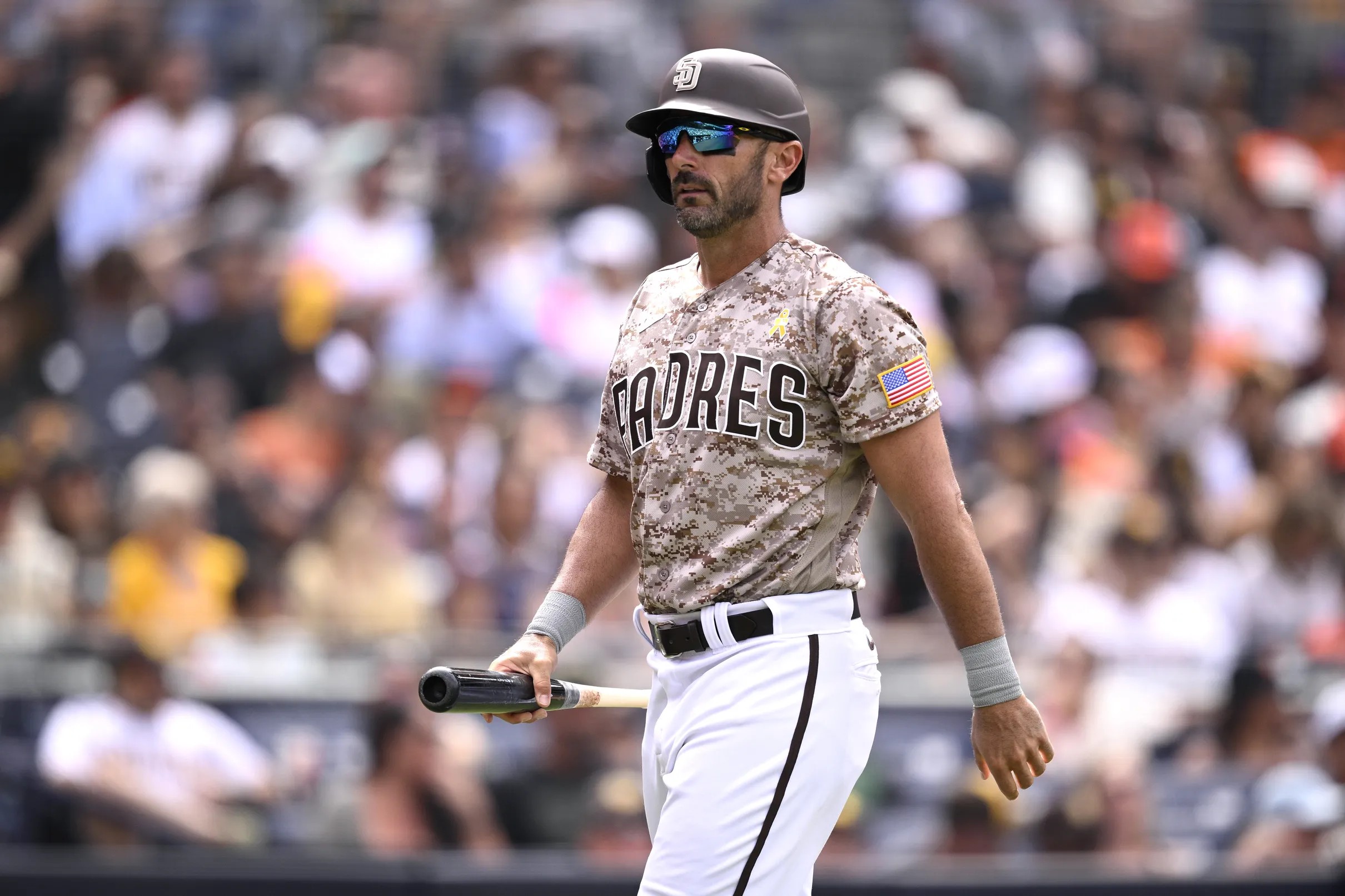 Padres trade Matt Carpenter, Ray Kerr and cash to Braves