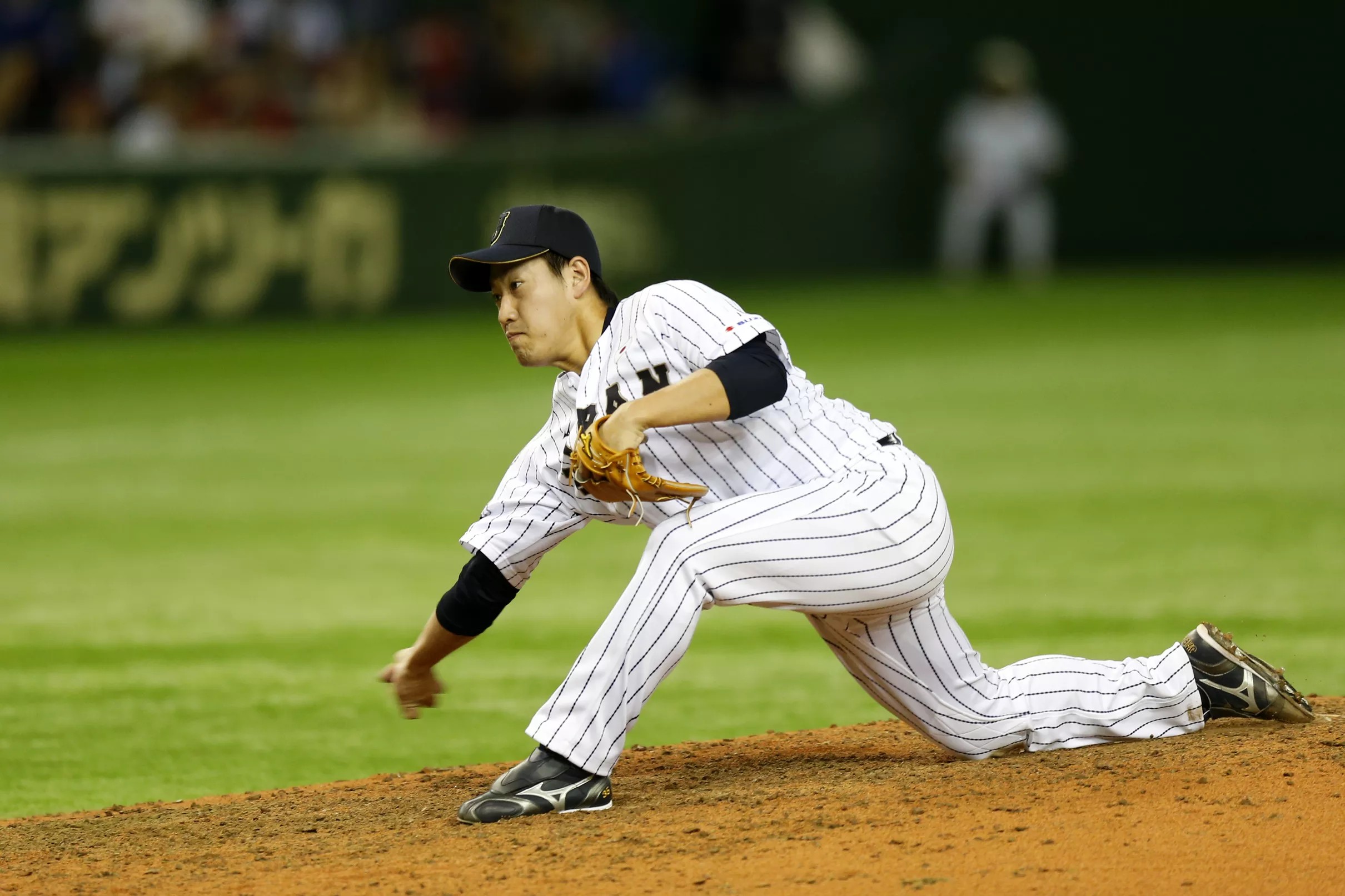 Padres sign knuckle-dragging reliever