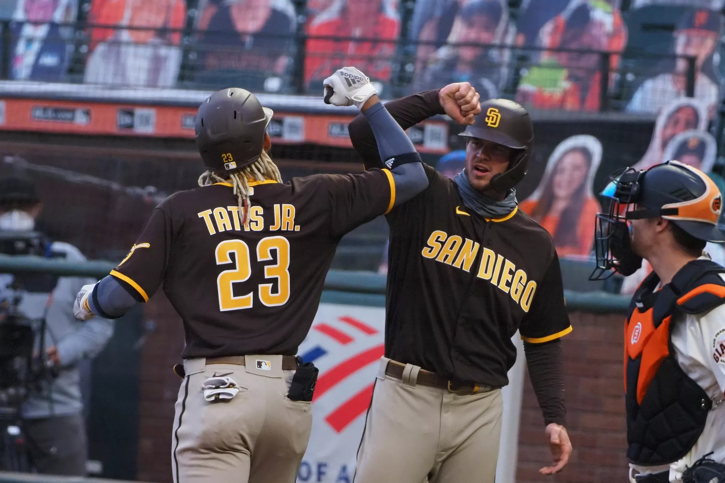 Padres top Giants 5-3 for first win of opening road series