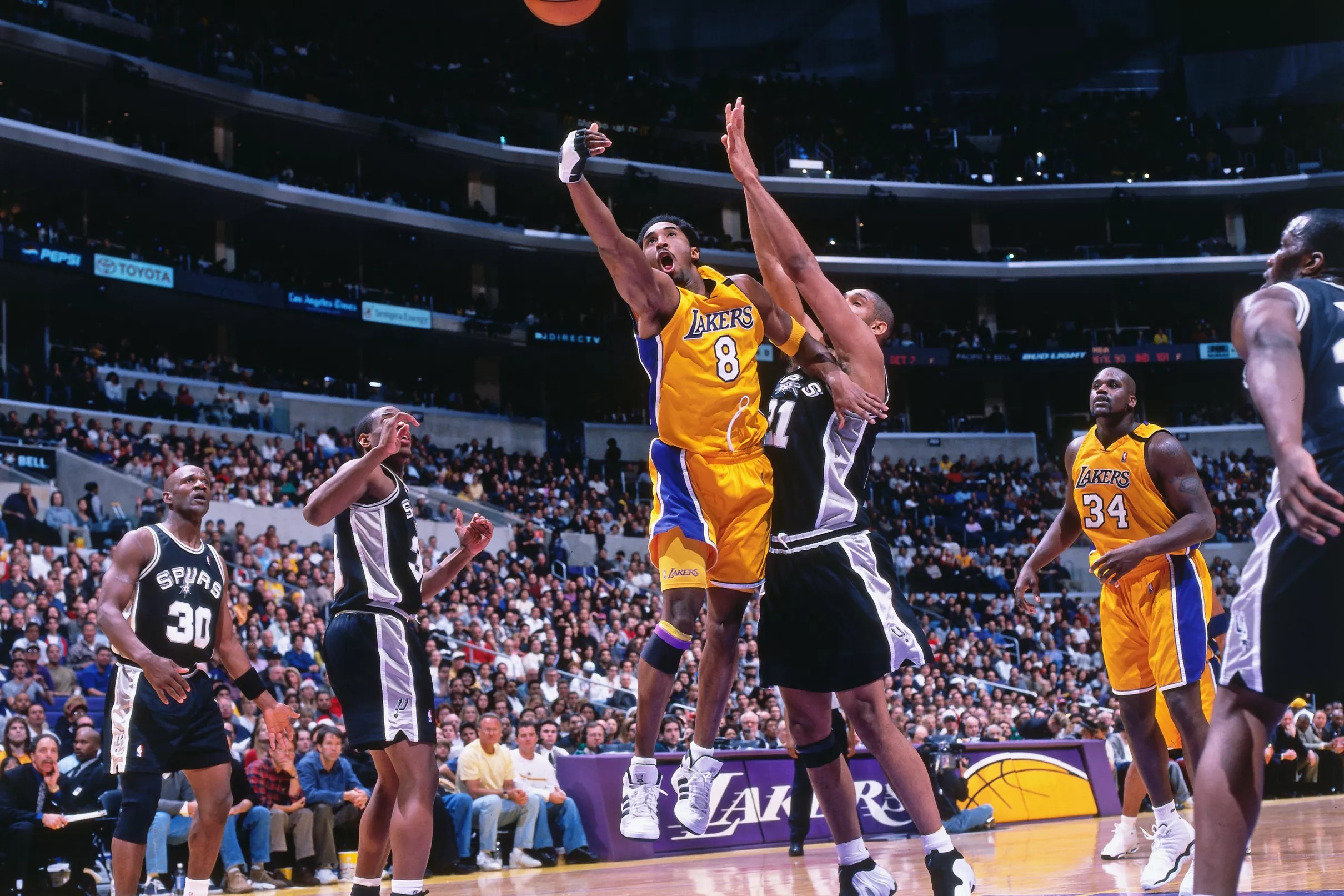 Tim Duncan’s 1999 kicks are coming back