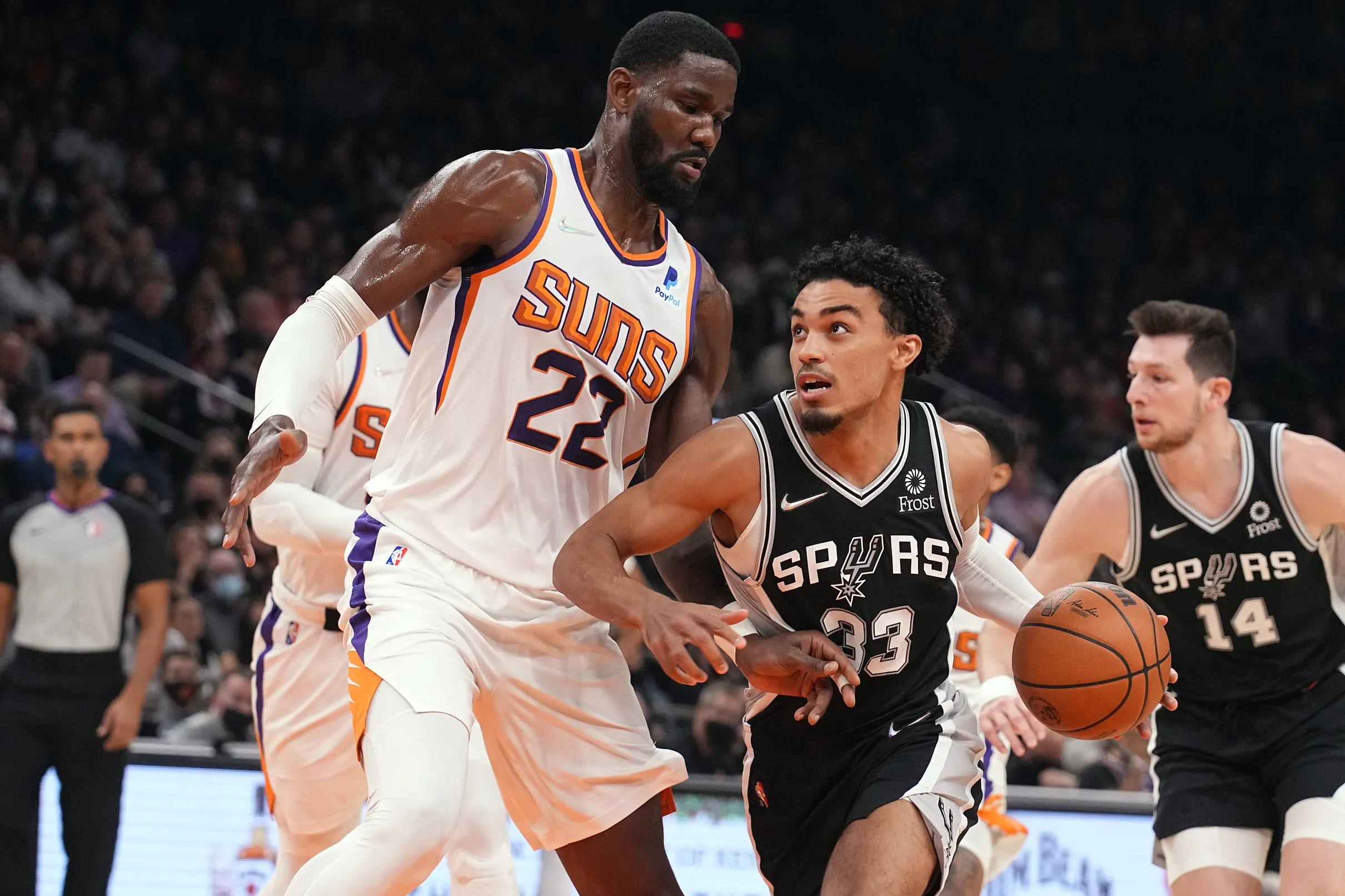 An unusual line-up led the Spurs’ comeback attempt against the Suns