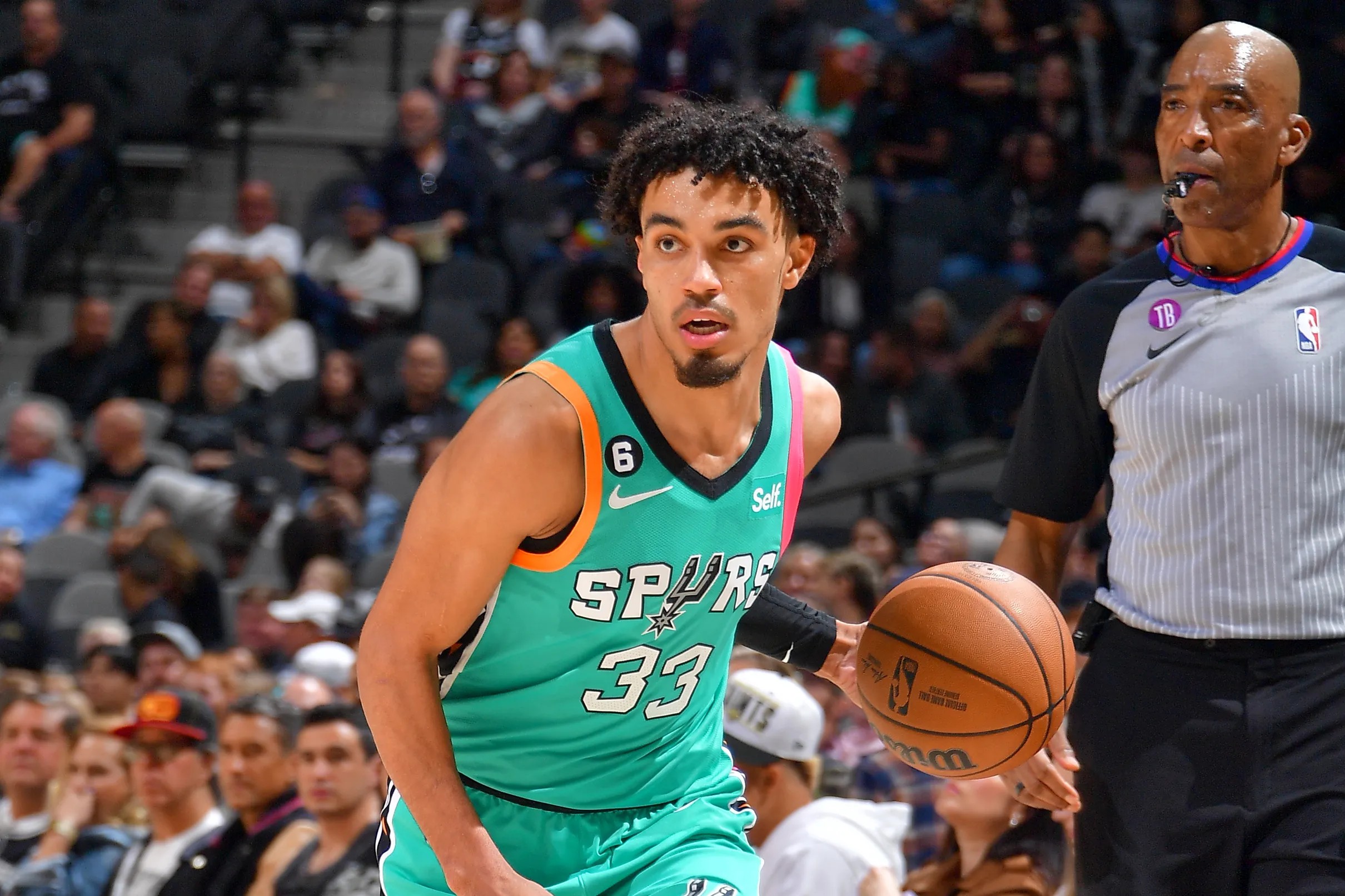 Tre Jones led the way in short-handed Spurs’ victory over the Pistons