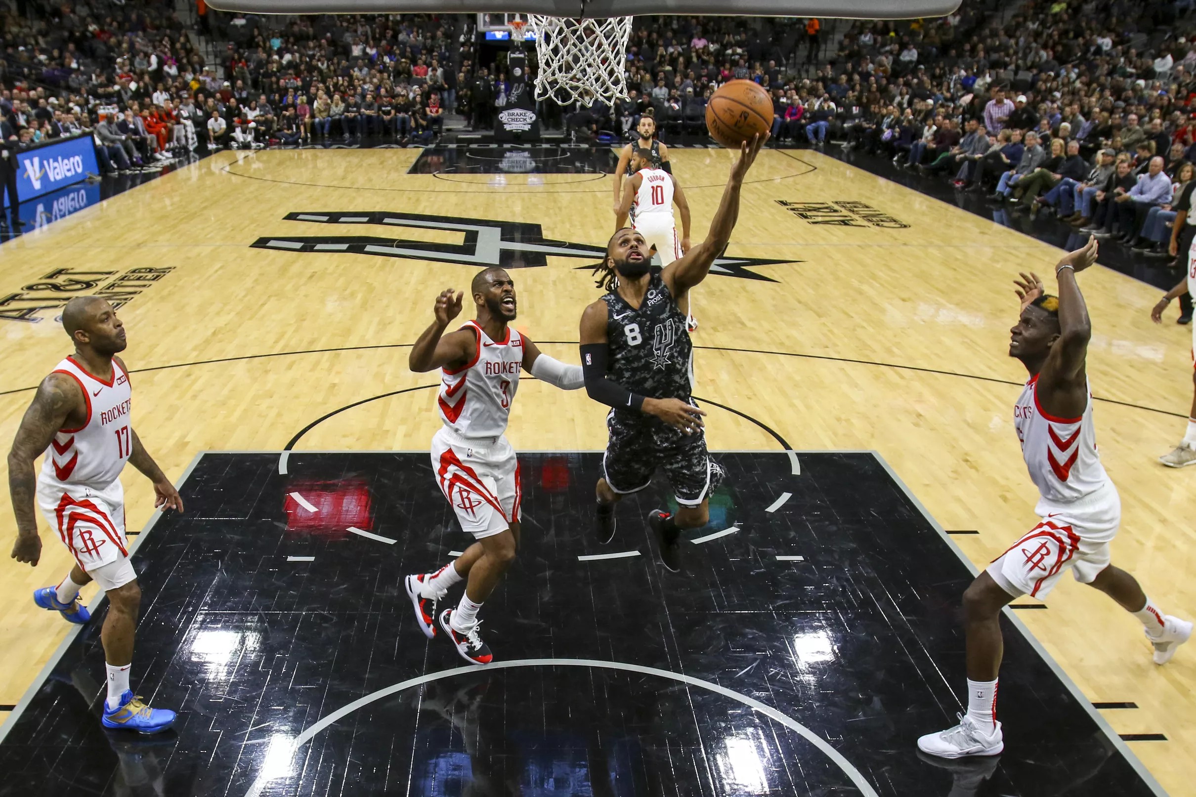Spurs win small-ball battle with Rockets