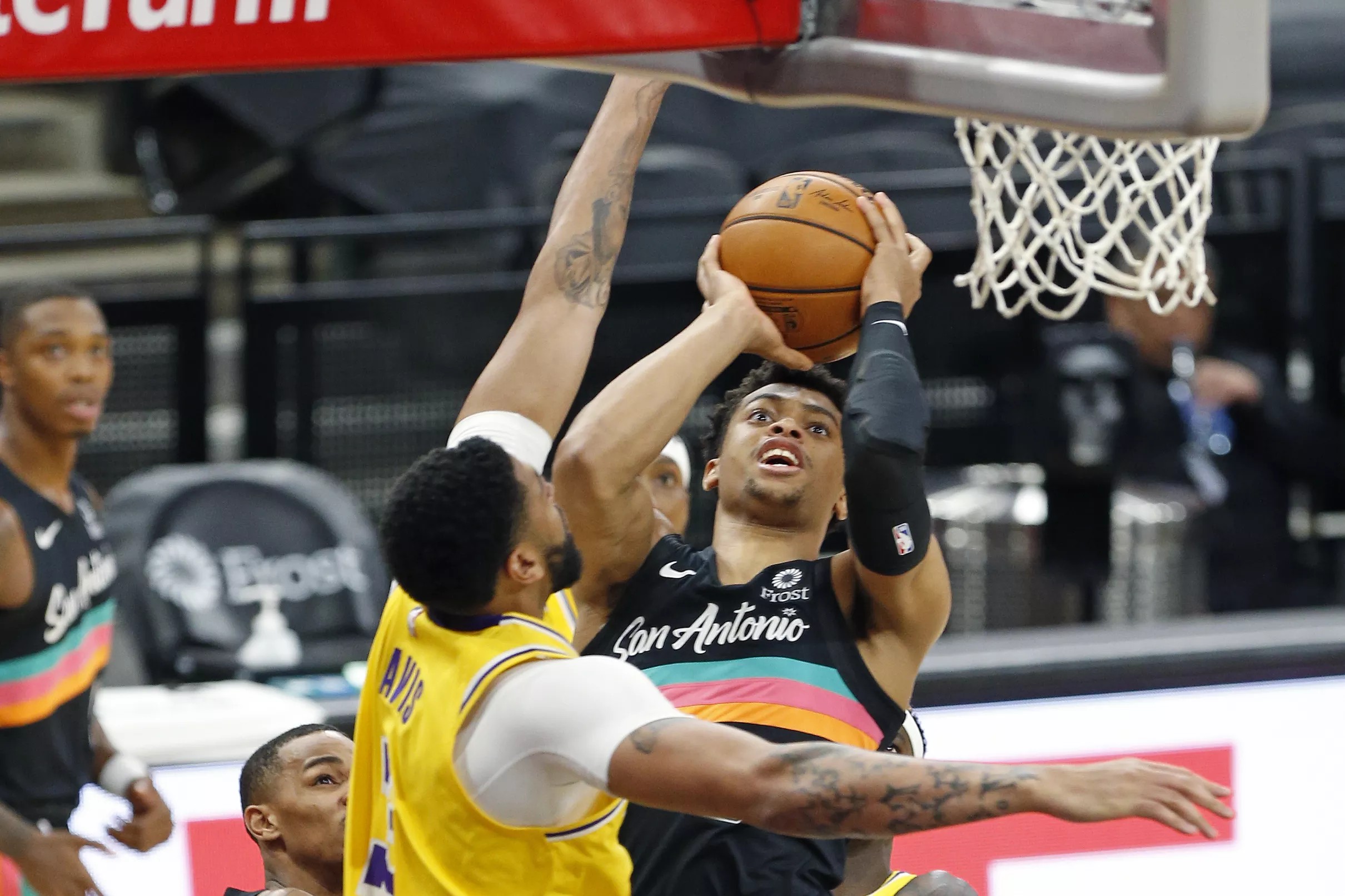 Keldon Johnson’s career night led the Spurs in another close loss to ...