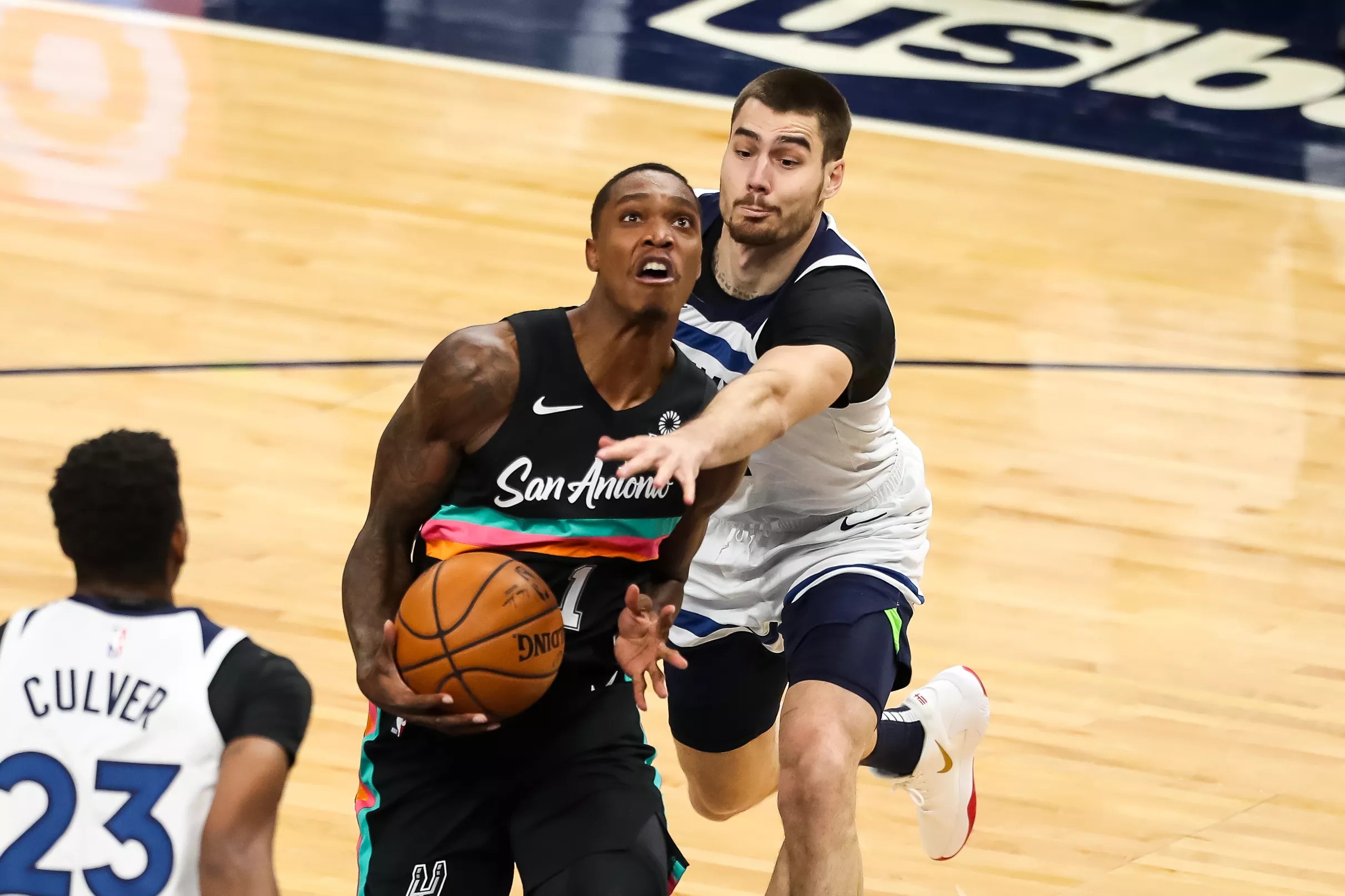 Lonnie Walker IV’s relentless drives led the Spurs against the Timberwolves