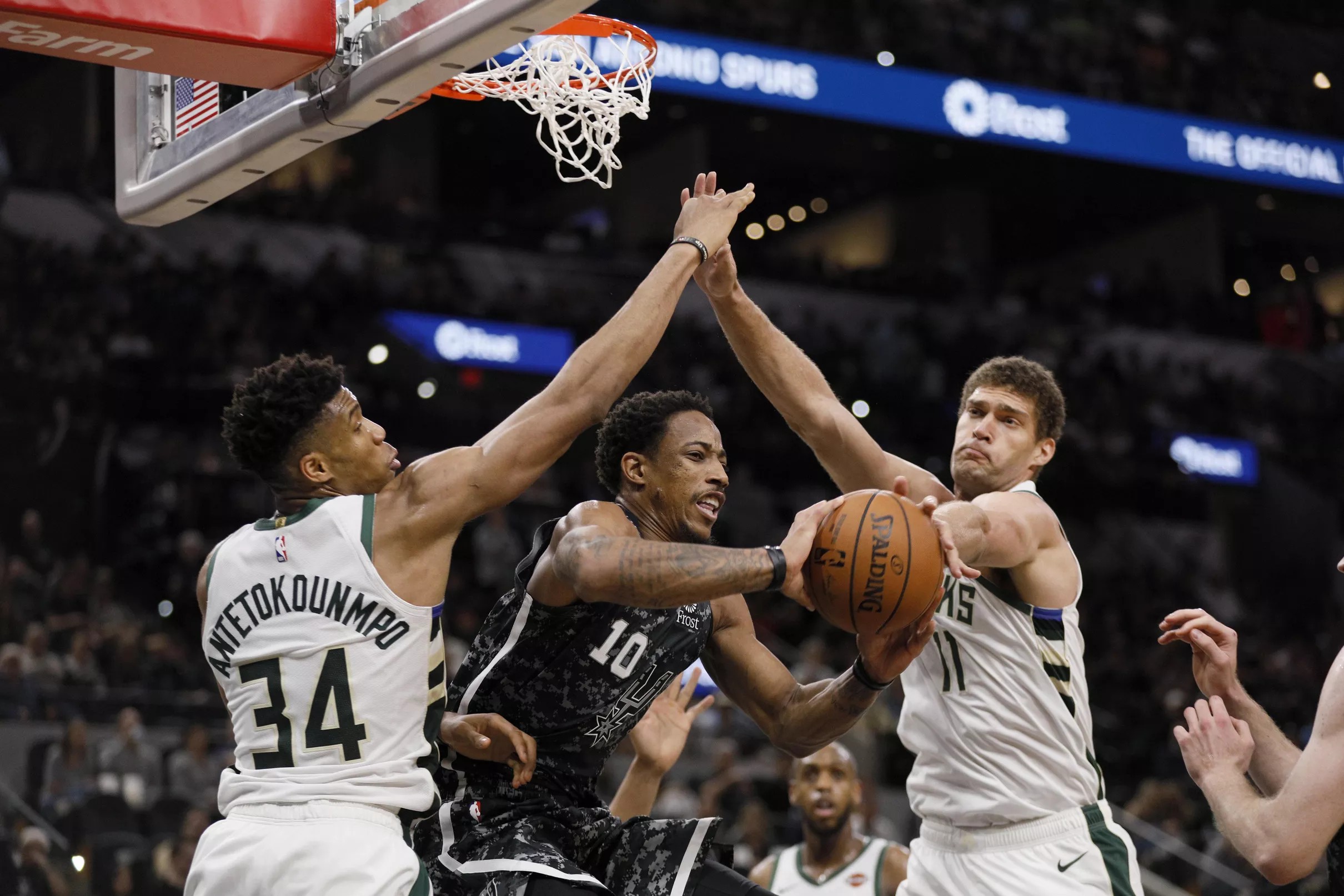 The Spurs’ new starting lineup is struggling to score