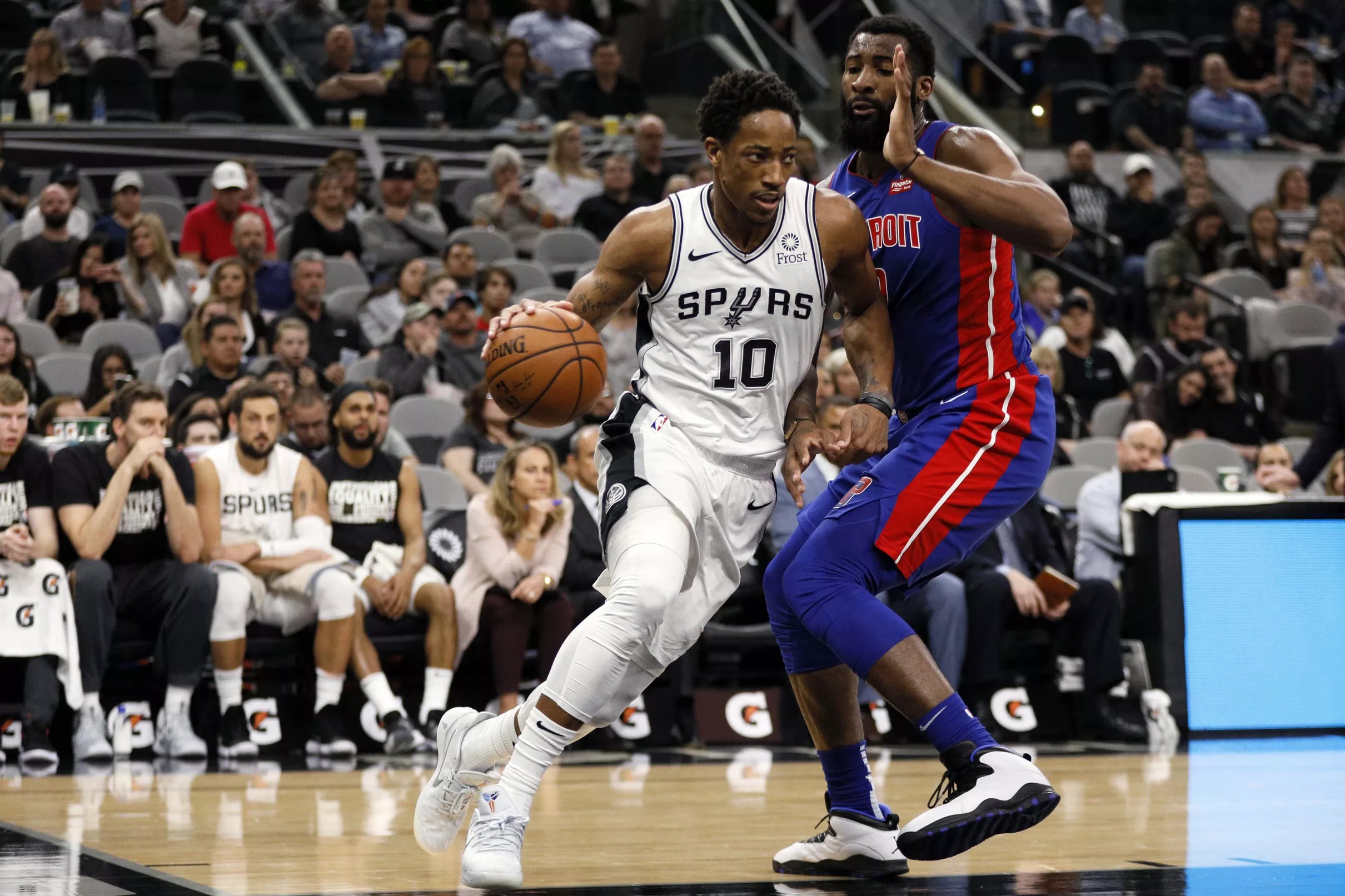 The Spurs’ prettiest assist on a night of pretty passes