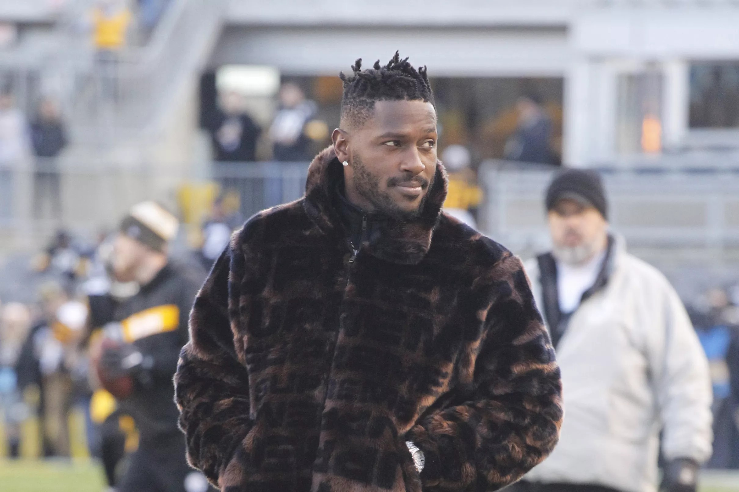 Antonio Brown’s agent Drew Rosenhaus tries to explain the deal between ...