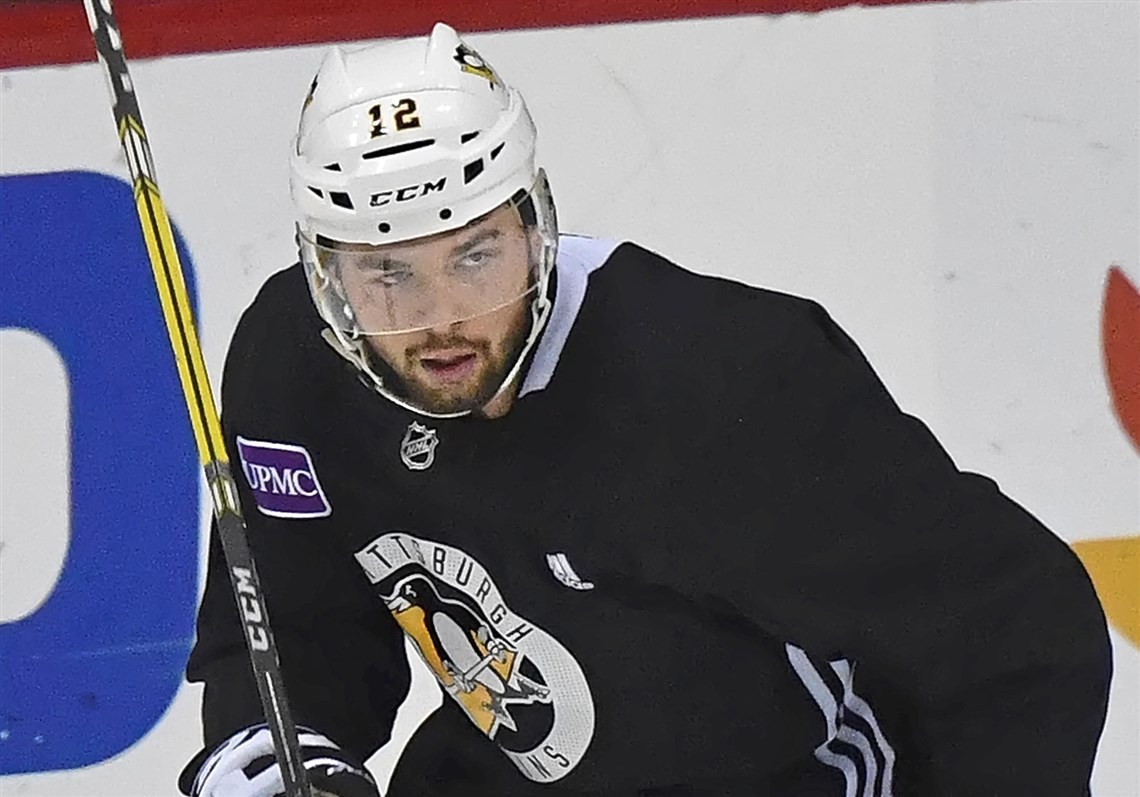 Dominik Simon having no problem fitting in on the second line