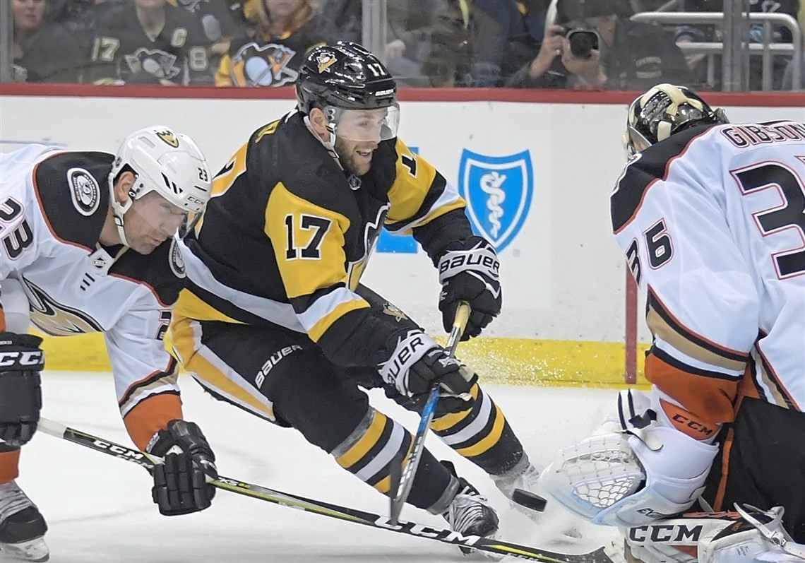 Penguins sign Bryan Rust to four-year contract extension