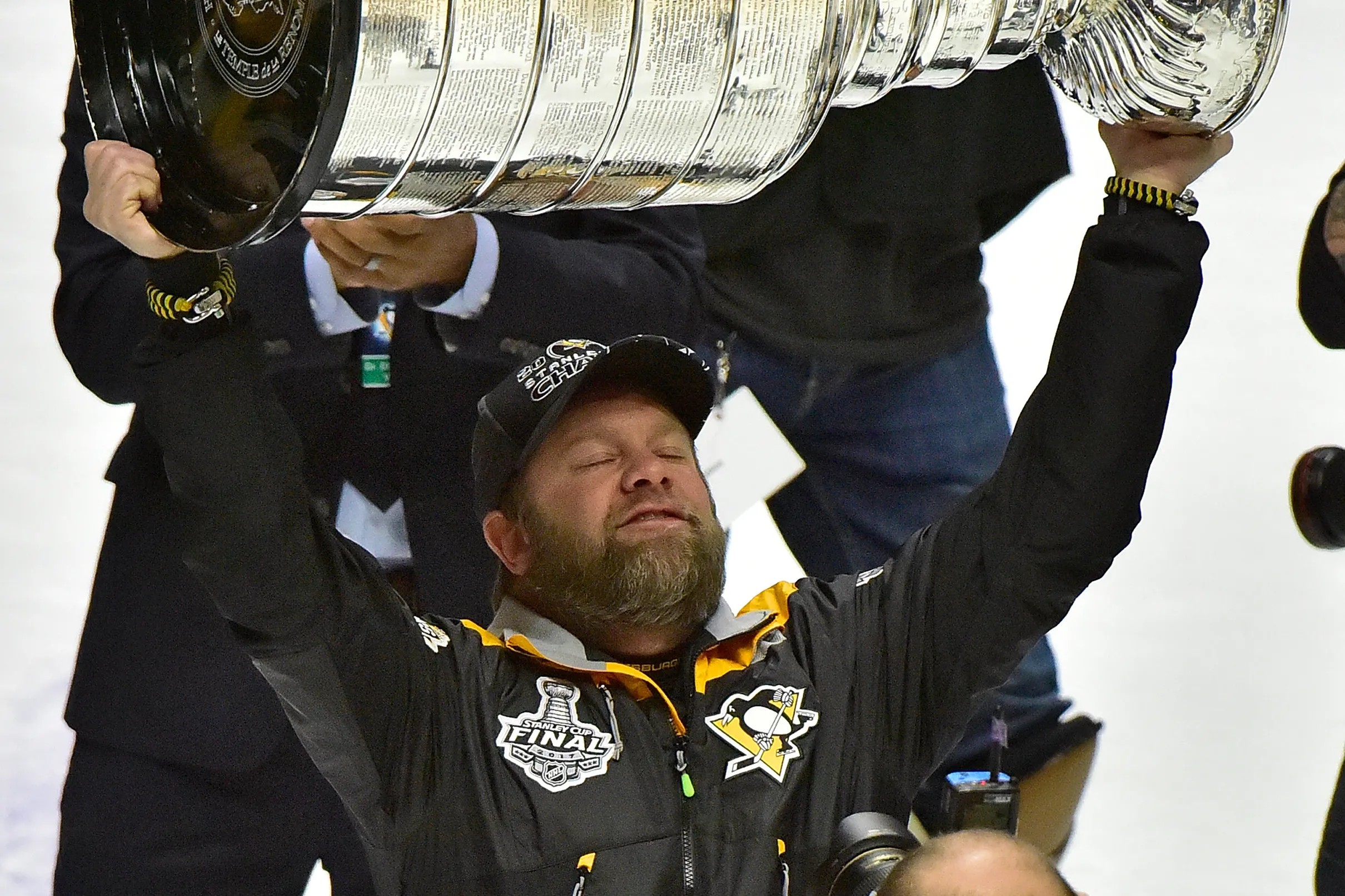 Dana Heinze announces retirement after 30+ years in professional hockey