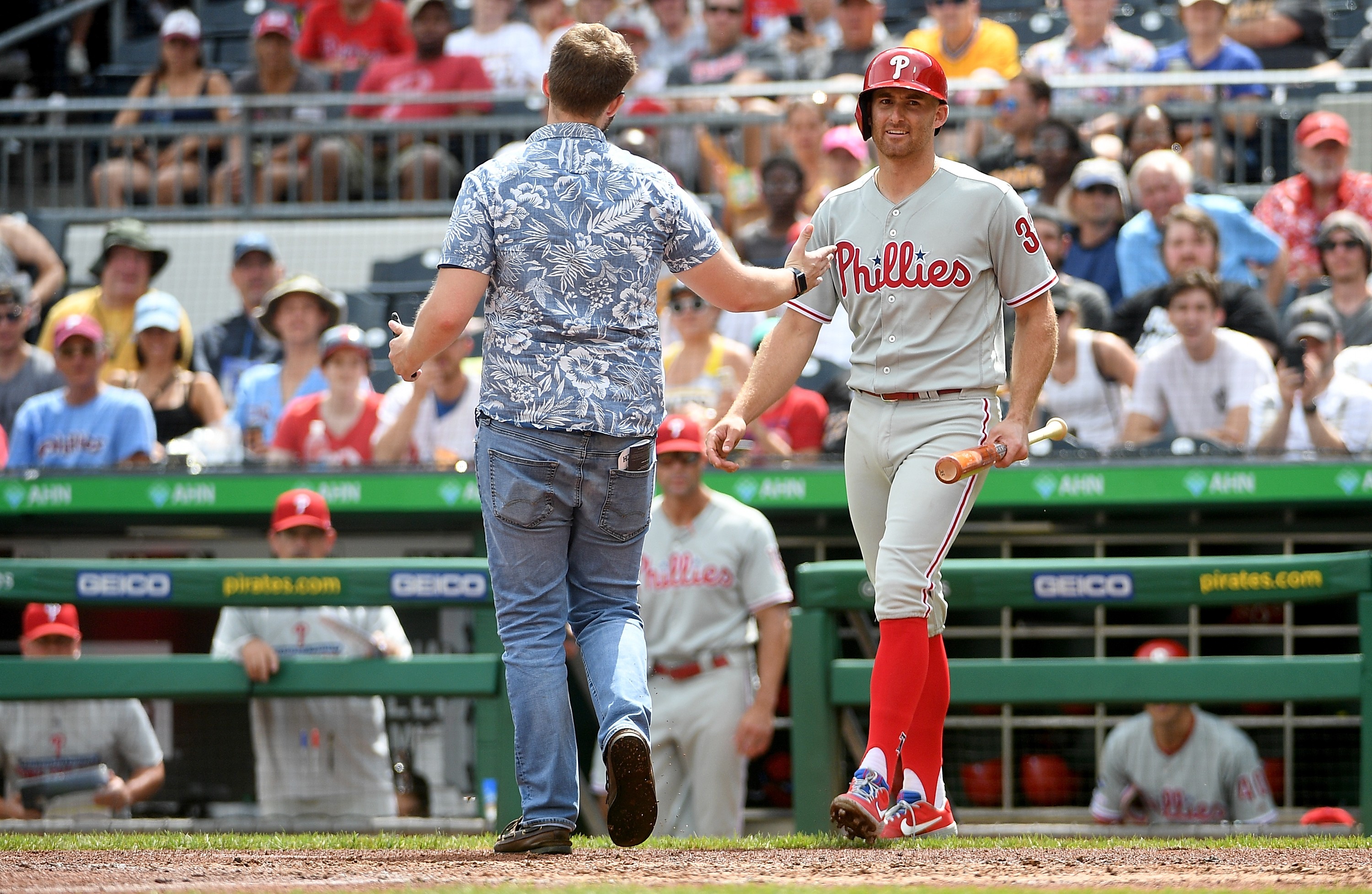 Rhys Hoskins’ 11th-Inning Dinger Gives Phillies Series Win Over Pirates