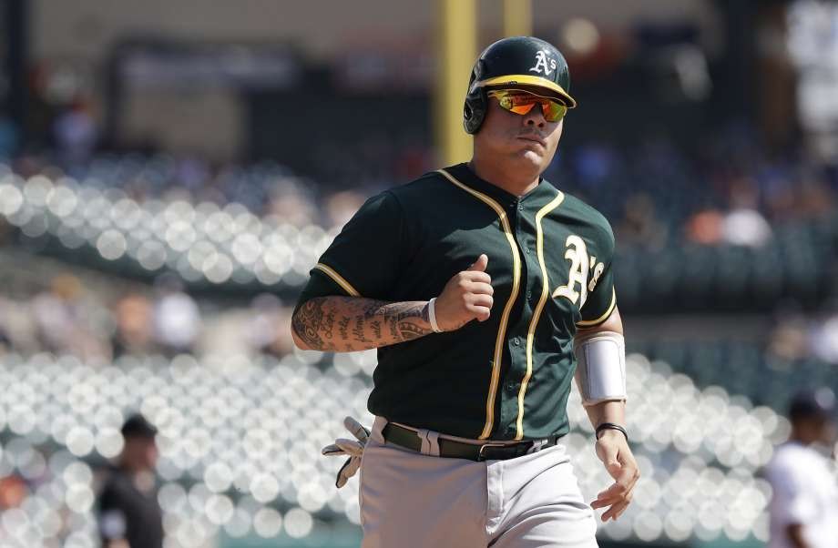 A’s Bruce Maxwell first MLB player to kneel for anthem