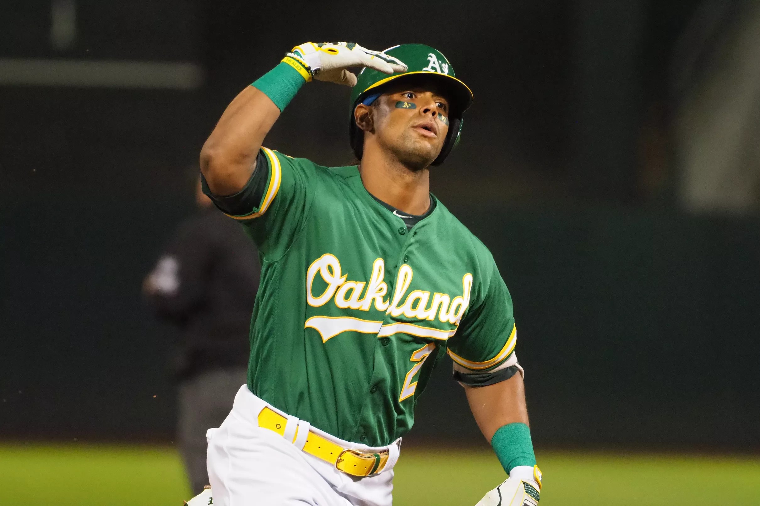 Khris Davis wins Edgar Martinez Outstanding Designated Hitter Award