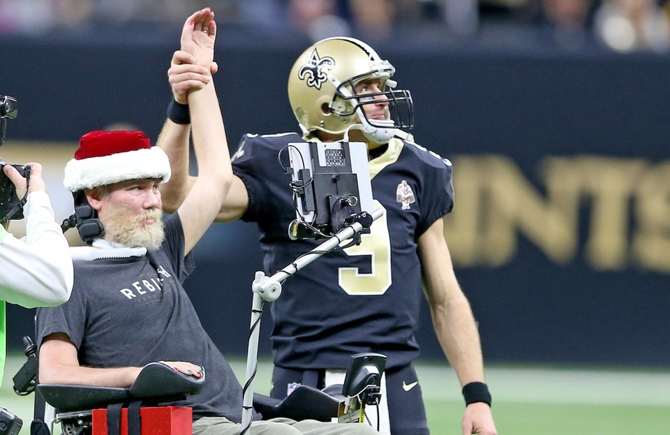 Learn football, life skills from Steve Gleason, NFL pros at local clinic