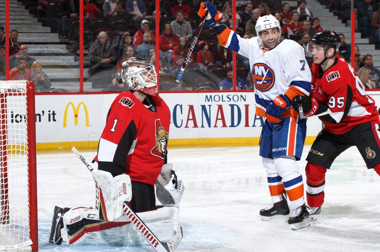 Andrew Ladd’s late goal propels Islanders to a rare win
