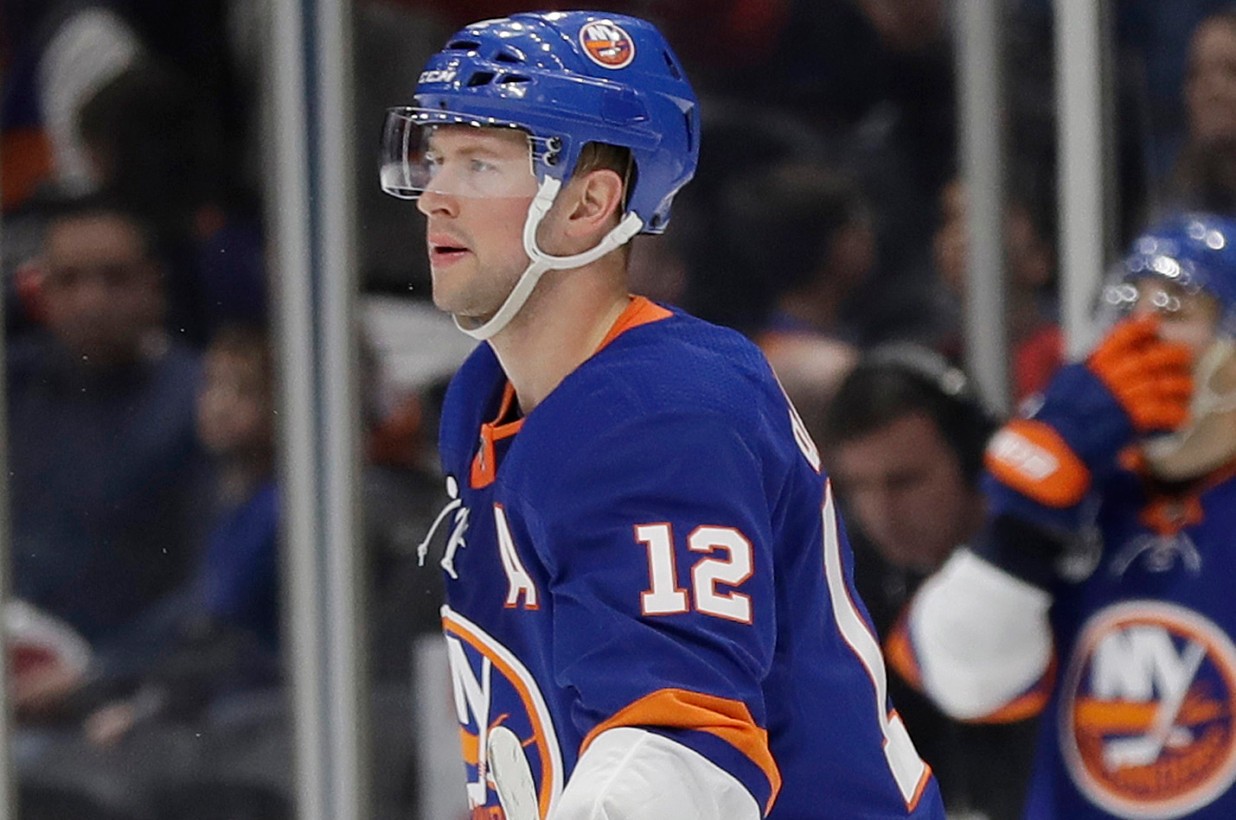 Islanders’ Josh Bailey rights his game by moving to left wing