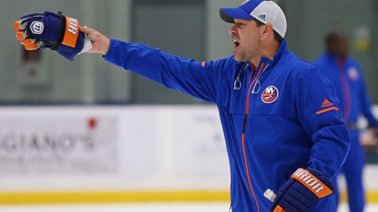 Doug Weight challenges Islanders to play tougher amid three-game skid