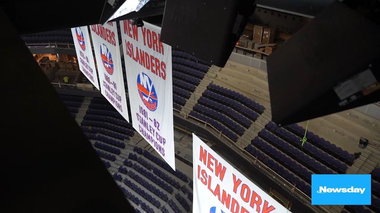 Islanders raise the banners to the UBS Arena rafters