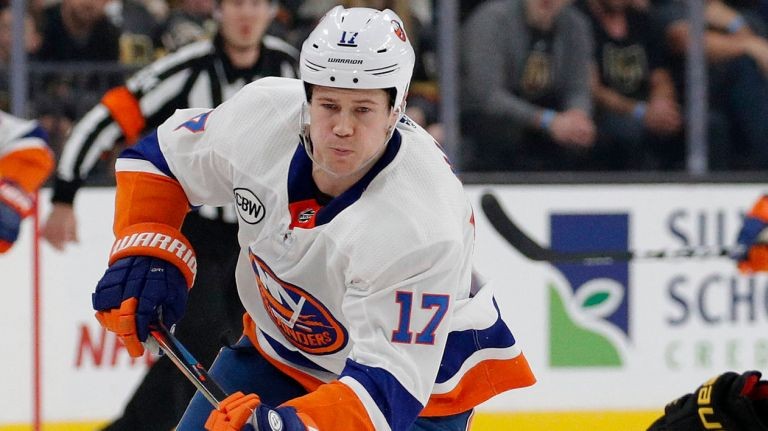 Matt Martin returns to Isles lineup after missing four games