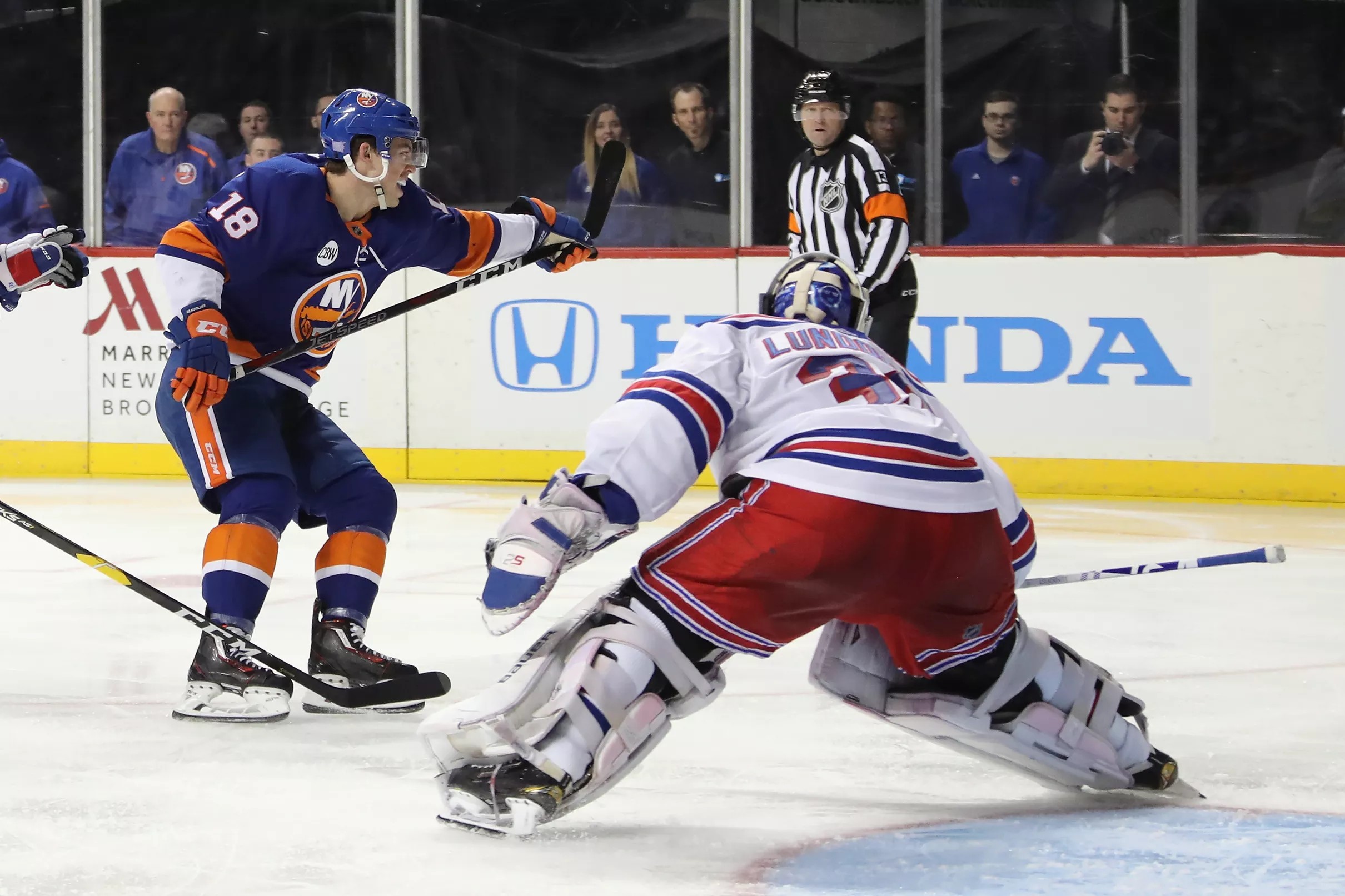 Islanders 7*, Rangers 5 (*EN): Beau’s first hat trick spurs big rivalry win