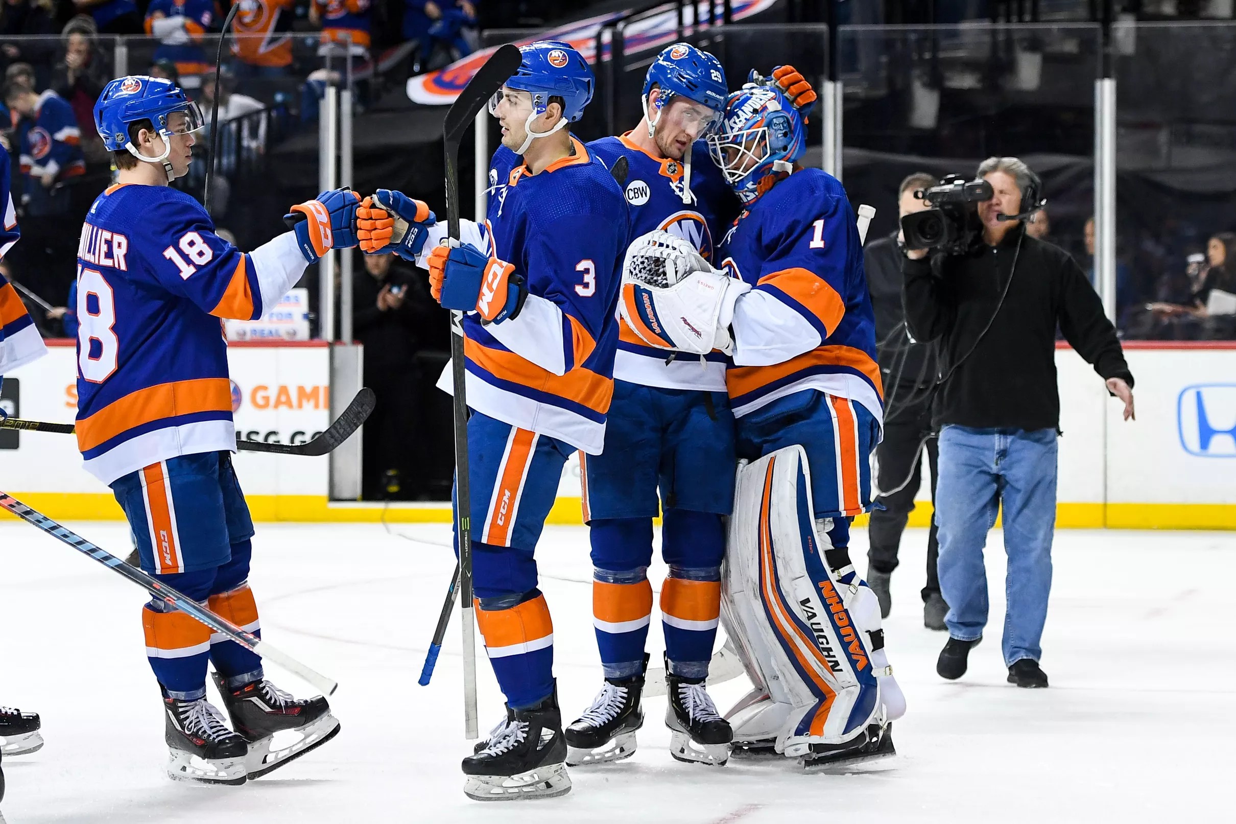 Islanders News: Stingy with the lead, happy with the podcasts
