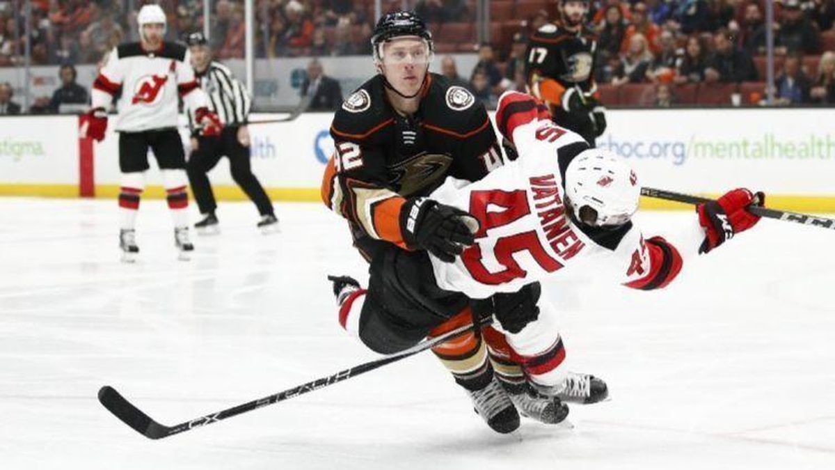 Upper-body injury may finally force Ducks' Josh Manson out of the lineup