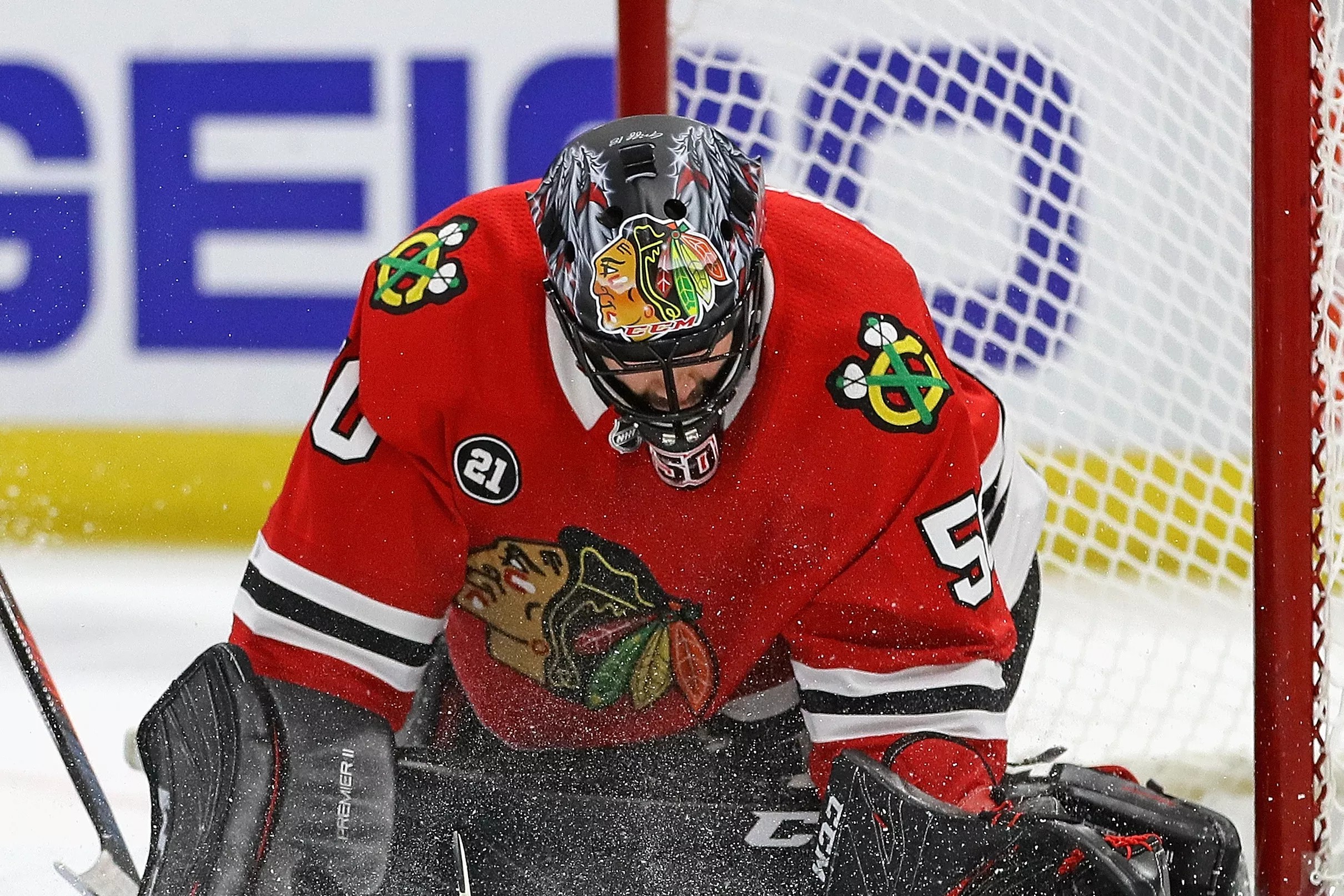 Blackhawks goalie Corey Crawford exits game with head injury vs. Sharks