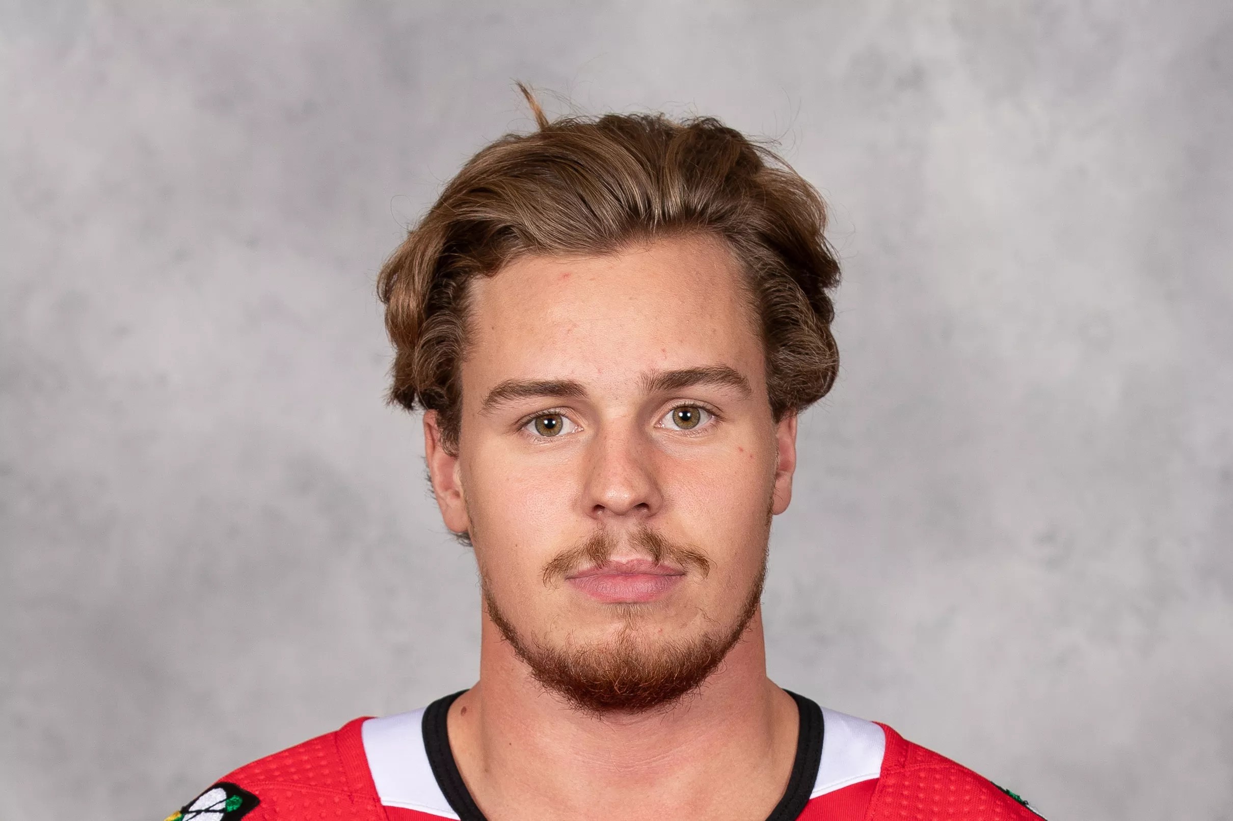 Lucas Carlsson to make NHL debut for Blackhawks vs. Stars