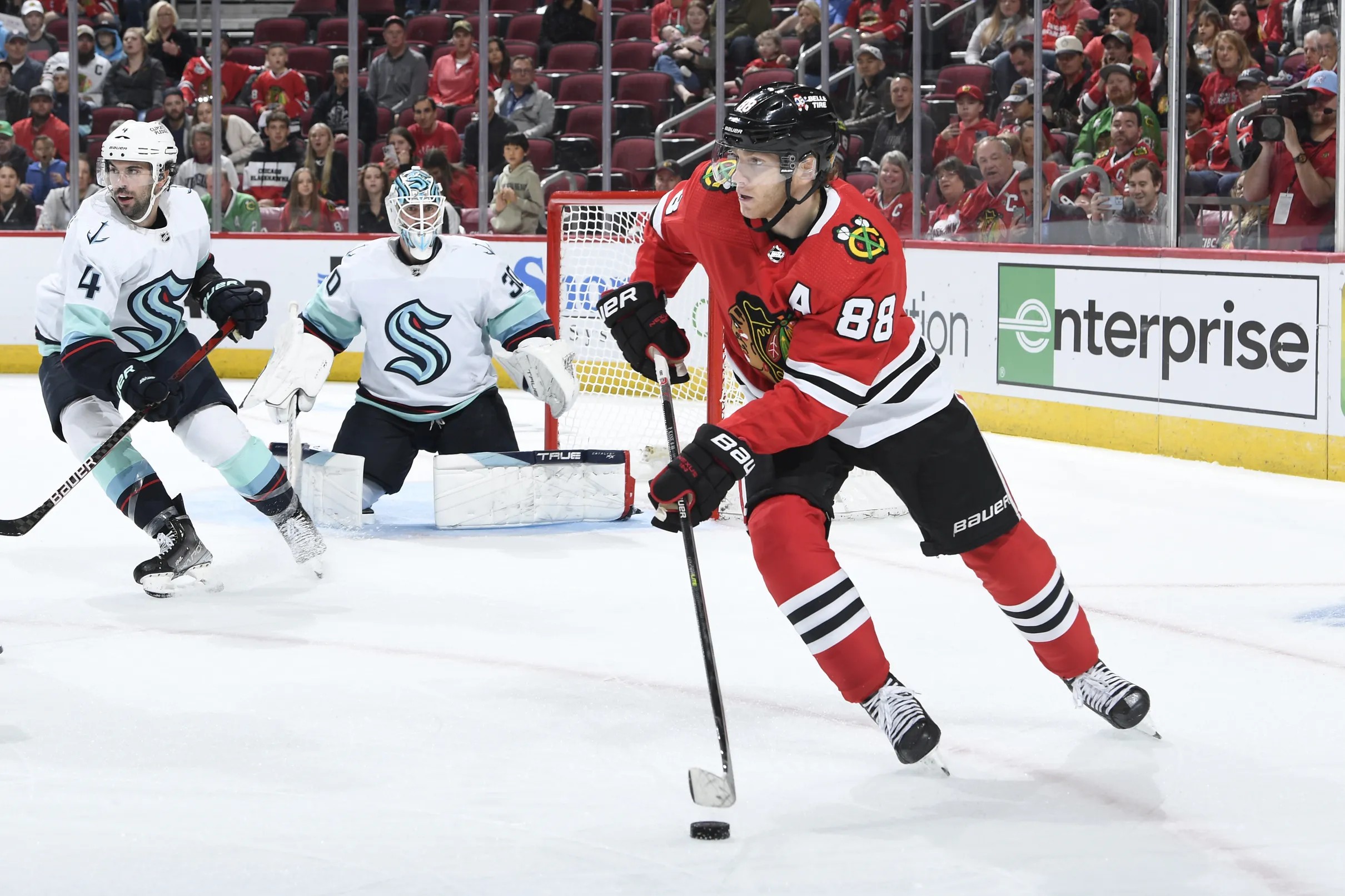 Blackhawks shut down the Stars in 2-1 victory