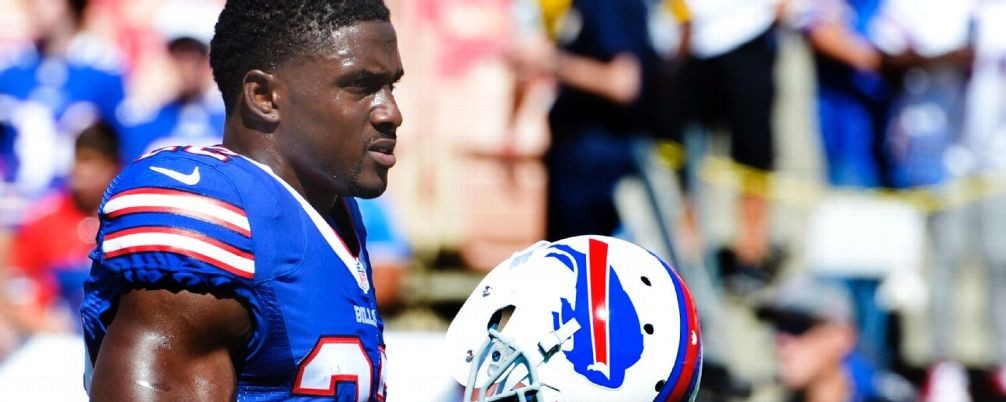 Reggie Bush to honor slain Joe McKnight with custom cleats