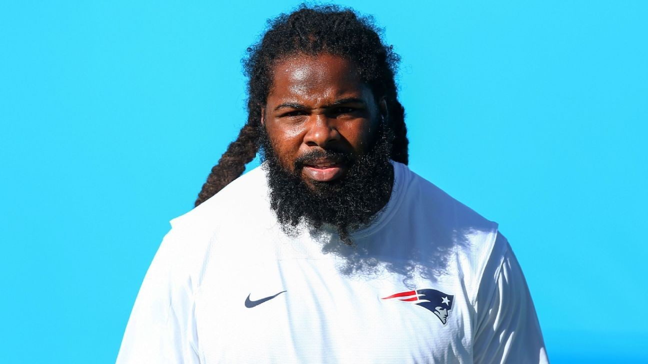 Adrian Clayborn inspires by playing in NFL despite Erb's palsy