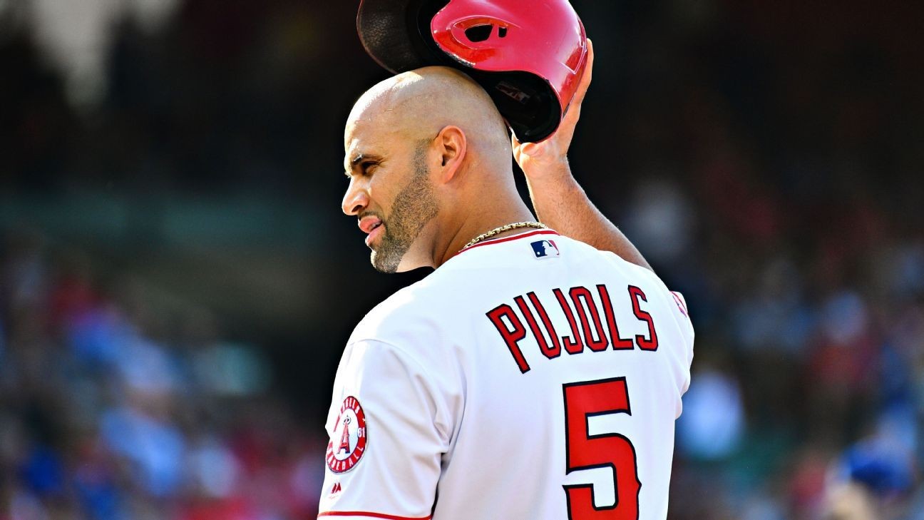 Pujols gets 2,000 RBI with HR; fan keeps ball