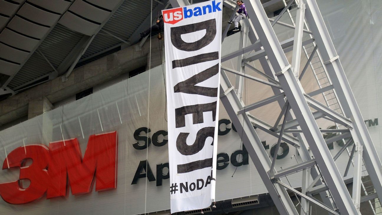 Protesters hang banner in rafters at Vikes game