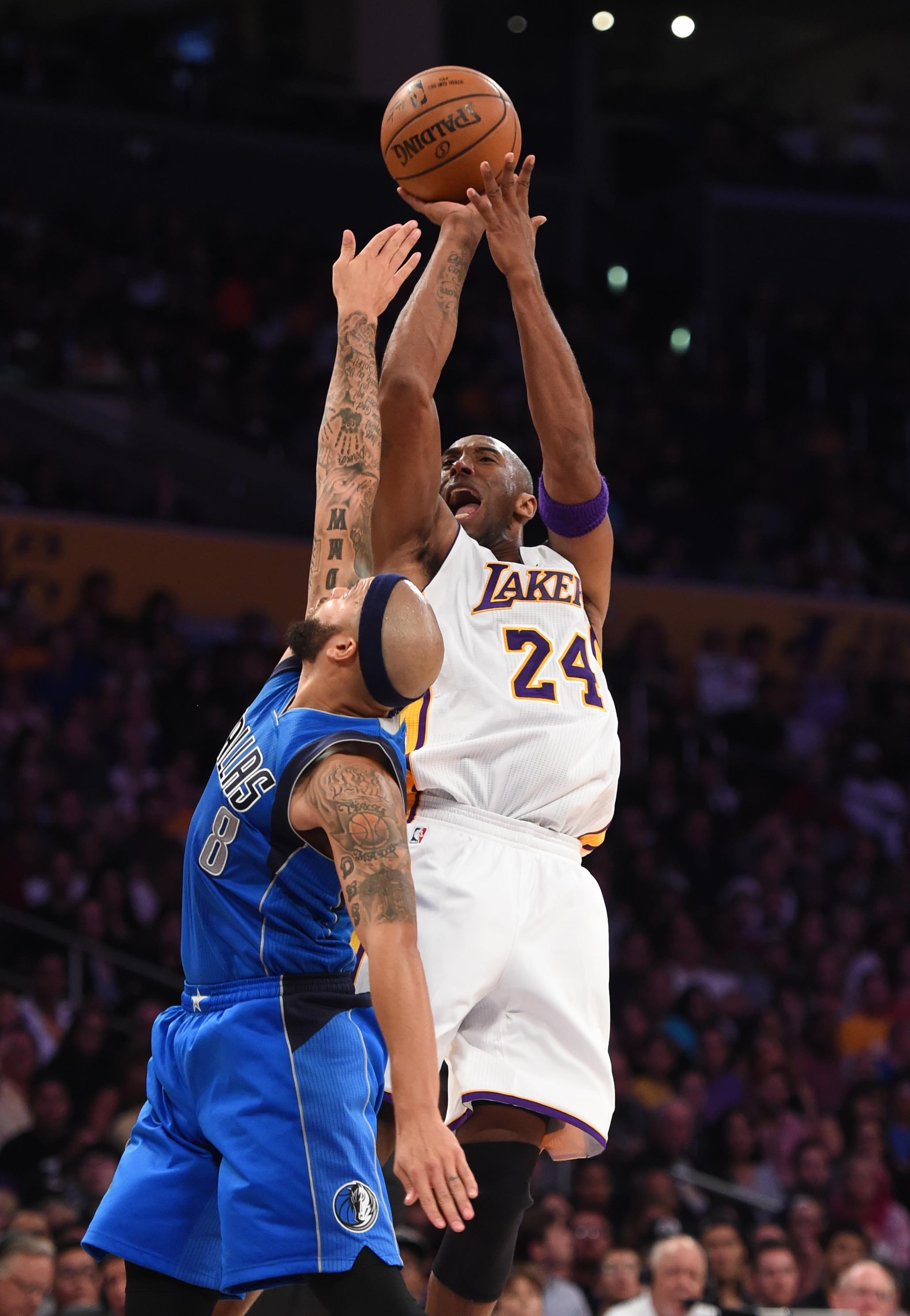 Lakers’ Kobe Bryant misses practice to cool off