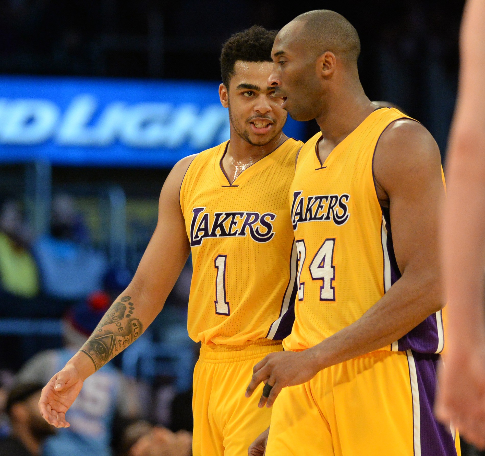 Lakers’ D’Angelo Russell, Julius Randle say little about Kobe Bryant’s ...
