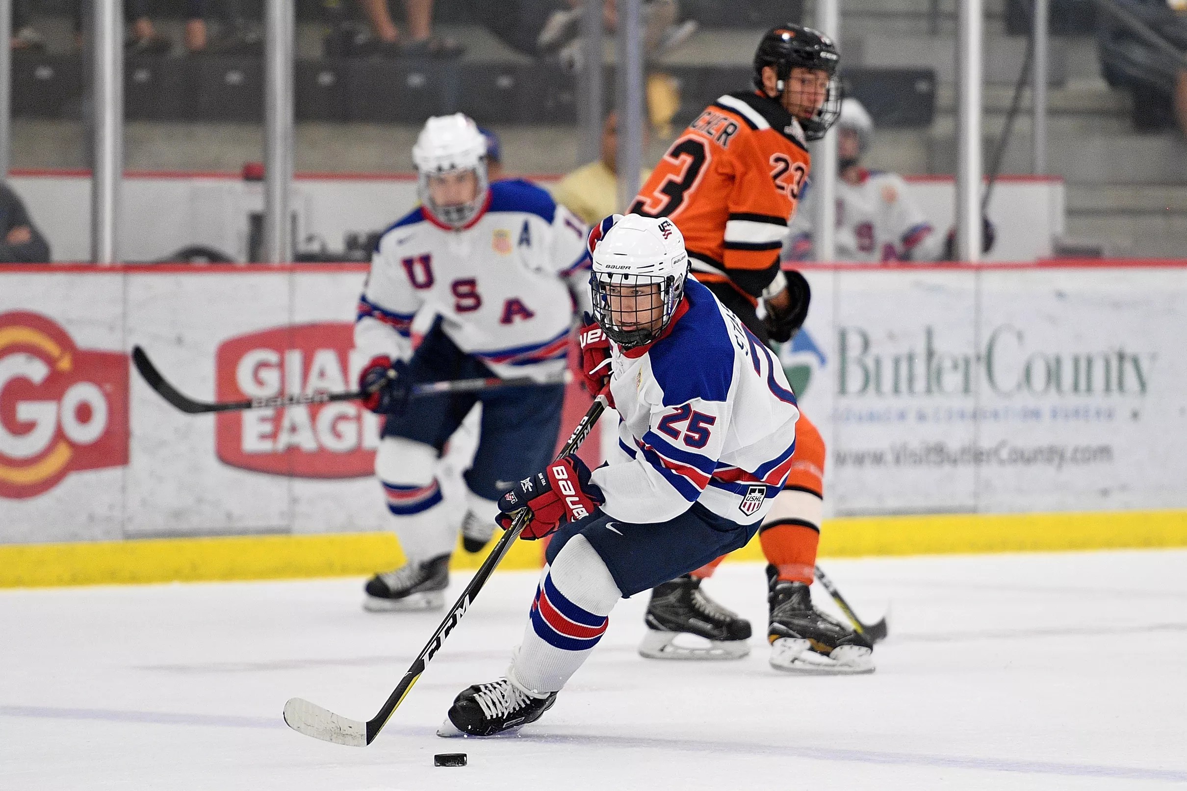 The Nashville Predators select Spencer Stastney at 131st overall