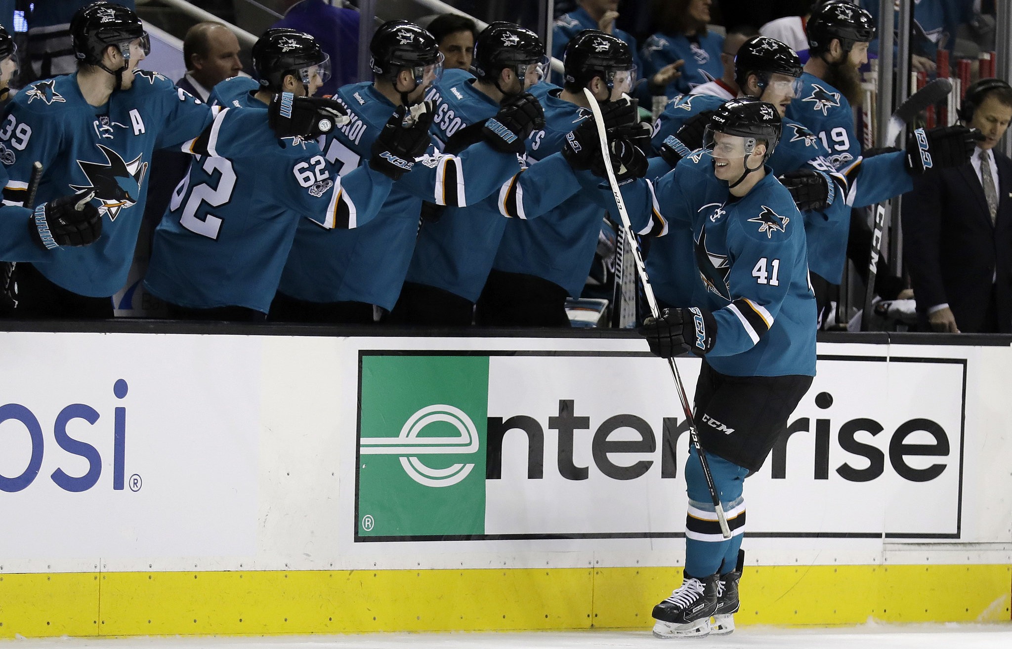 Devils unveil new jerseys for 2017-18 season (PHOTOS)