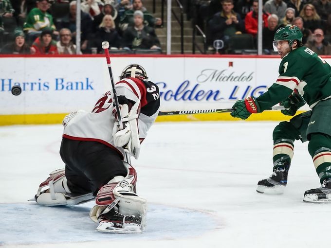 Coyotes rookie Christian Fischer tries to recapture power forward ...