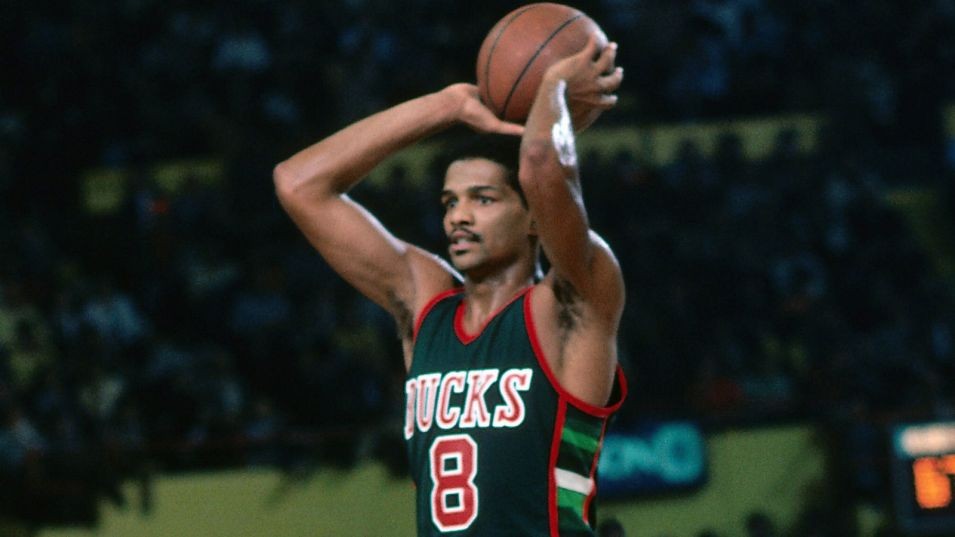 StaTuesday: Bucks' Johnson one of the best players among NBA broadcasters