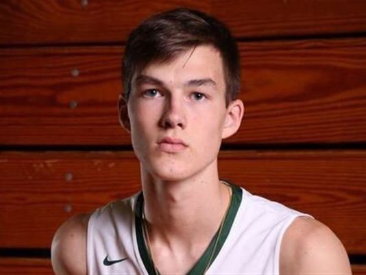 Michigan freshman Colin Castleton breaks hand, won't play in Spain