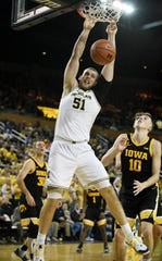 Center Austin Davis to return to Michigan basketball for fifth season