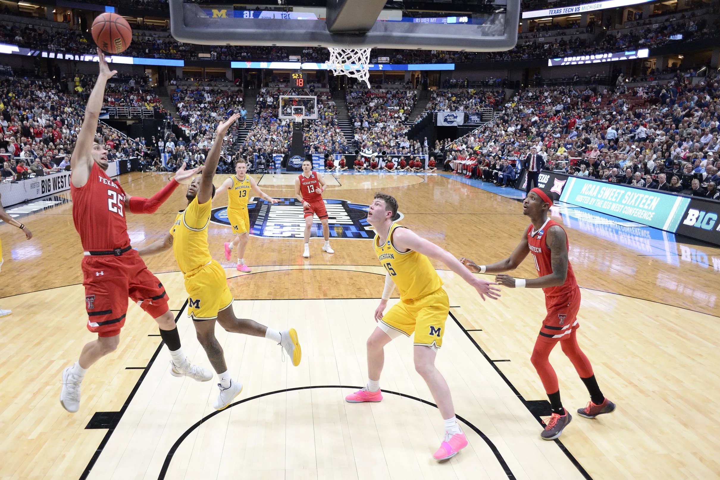 Basketball commit Cole Bajema is “all in” for Michigan amid coaching ...