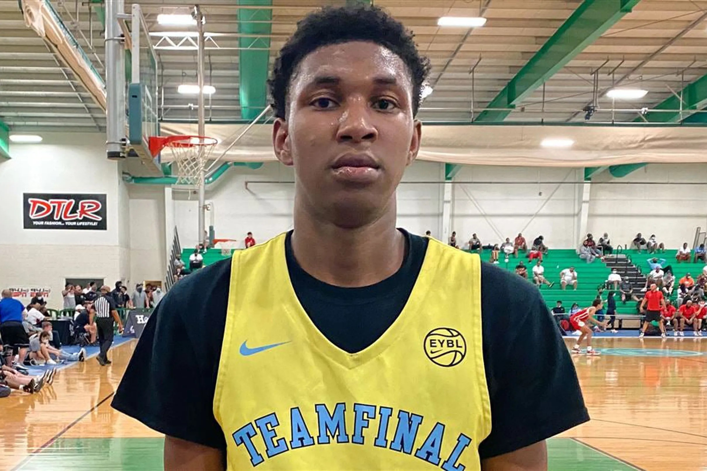 Michigan extends offer to 2023 five-star SF Justin Edwards